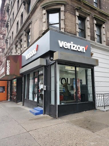 Broadway, New York: Verizon Store