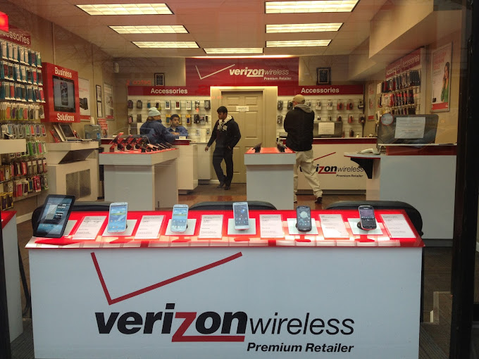 Park Ave, New York: Verizon Store