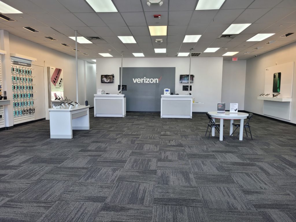 Shirley, New York: Verizon Store