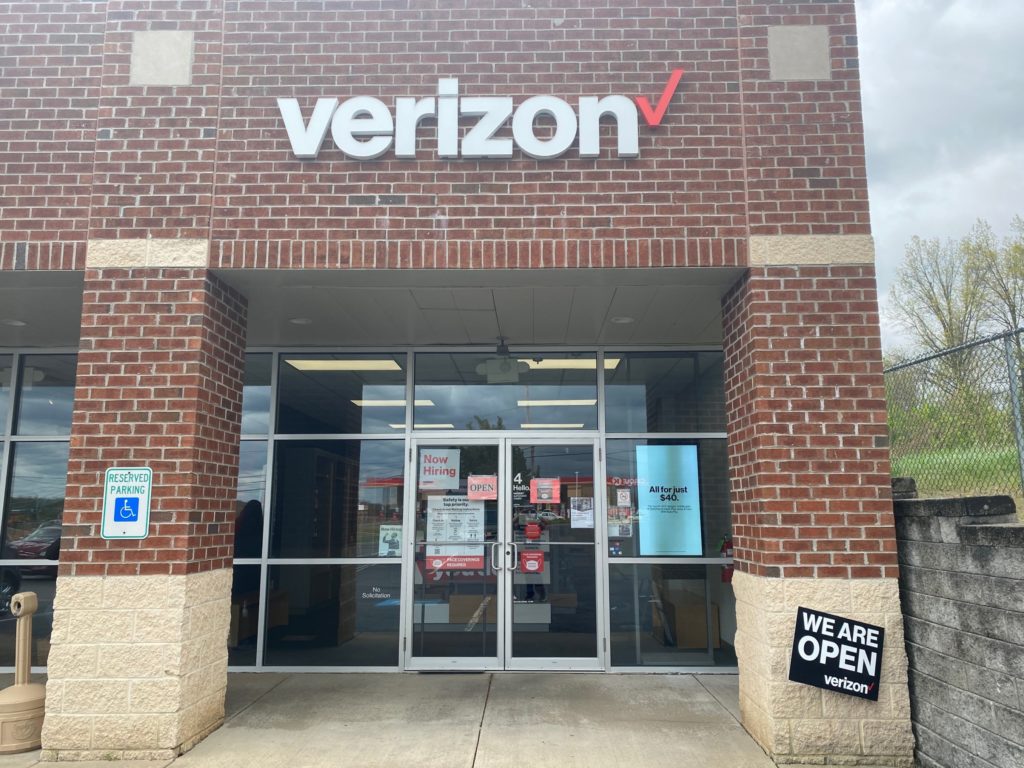 Salem, Ohio: Verizon Store