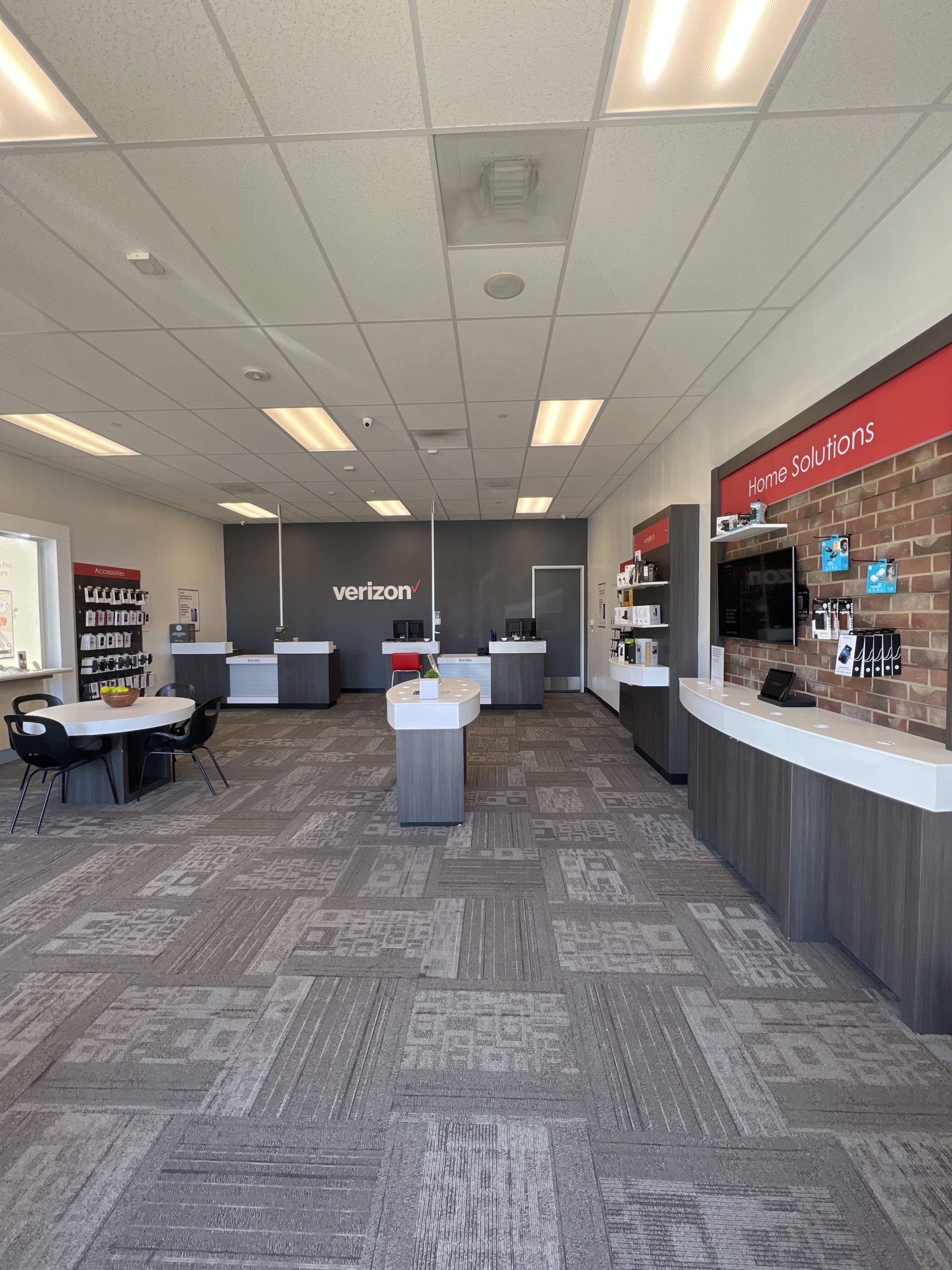 Westlake Village: California Verizon Store