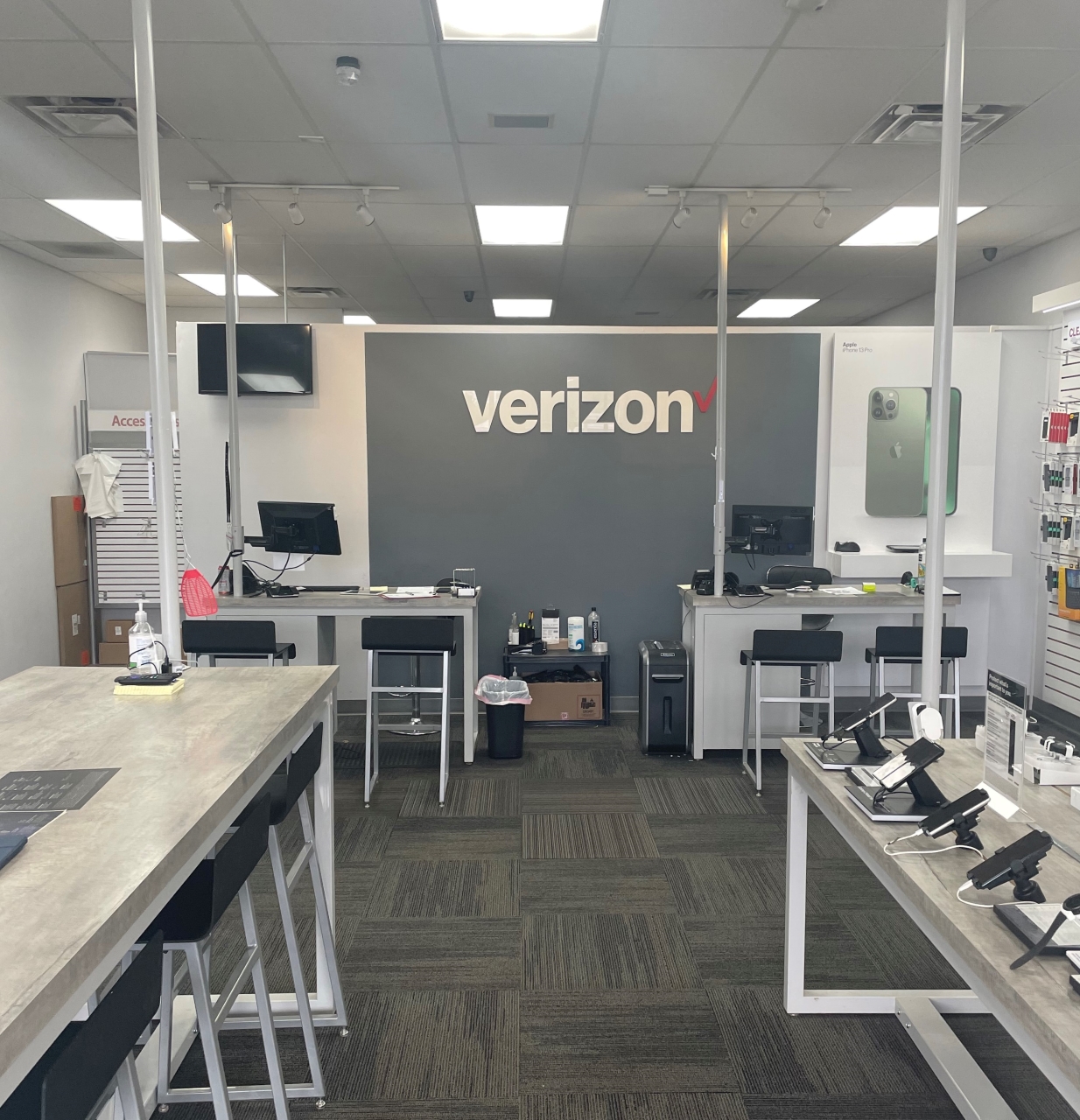 Middlefield, Ohio: Verizon Store